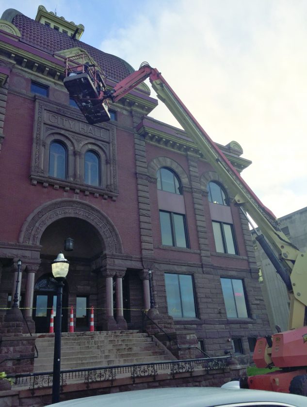Cherry picker aids downtown work | News, Sports, Jobs - The Mining Journal